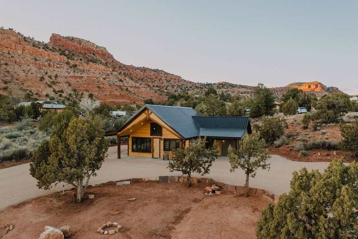 Upscale Kanab Escape! Near Zion National Park! - Kanab, UT