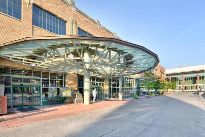 Vintage Train Car Stay Near Lucas Oil Stadium - Indianapolis, IN