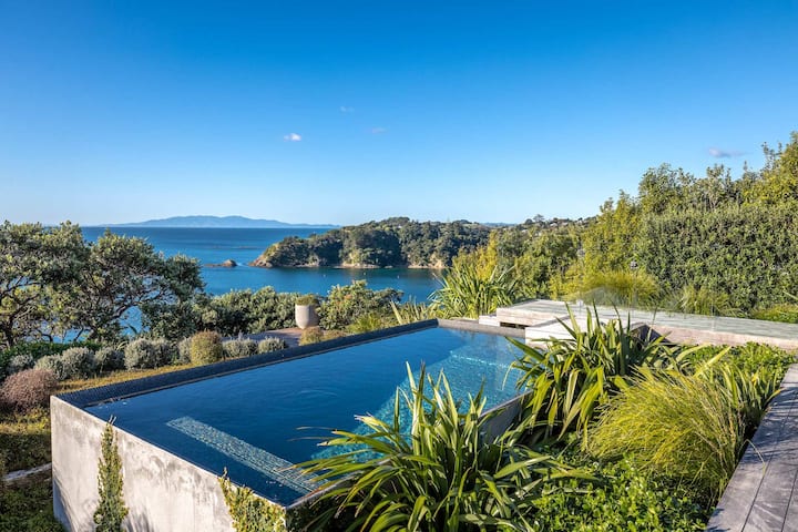 Atatu Clifftop - Panoramic Sea Views - Waiheke Island
