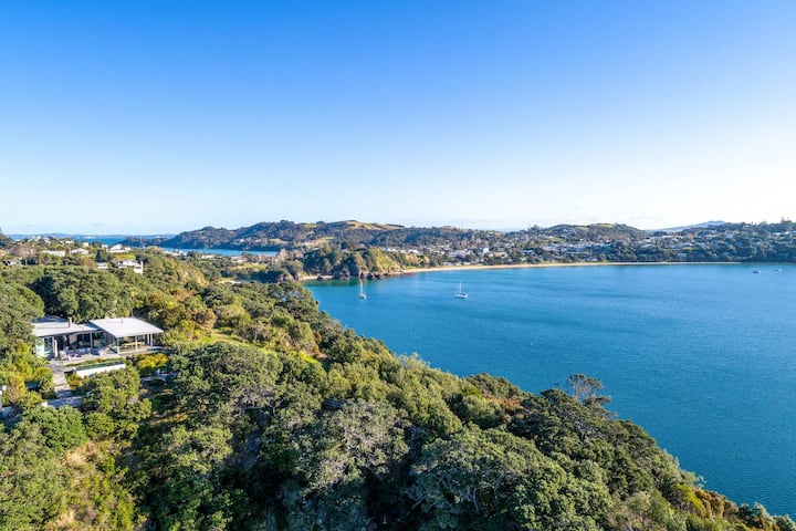Atatu Clifftop - Panoramic Sea Views - Waiheke Island