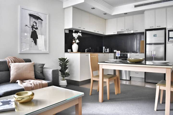 City Apartment | Banksy’s Hideout | Sleeps 3 - Brisbane