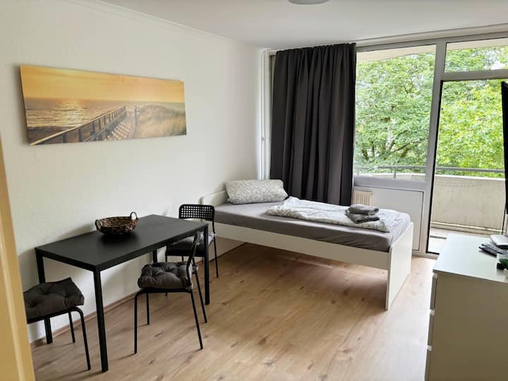 K03 Workers Apartment With Balcony Near Fair - Cologne