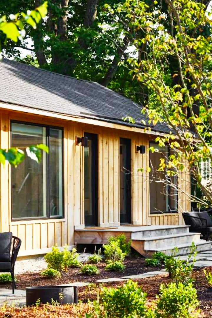 Cozy Cabin Setup With Soaking Tub - Kennebunkport, ME