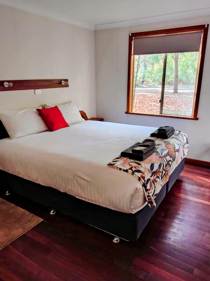 Stargazers - Two Bedroom Cottage - Sleeps 4 - Western Australia