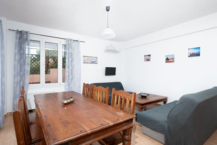 Spacious House With Seaview - Milos