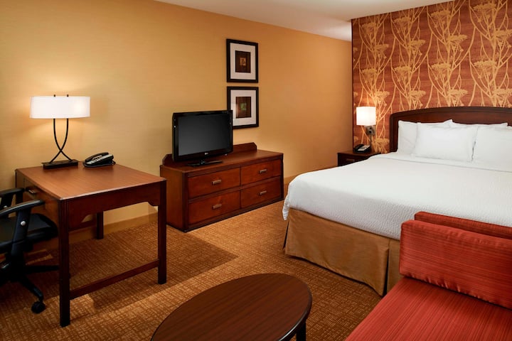 Comfortable Room With Pool, Near Twelve Oaks Mall - Novi, MI