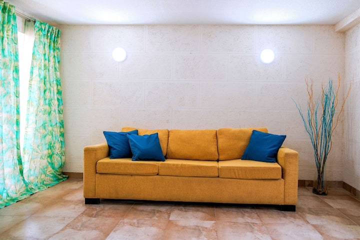 Poolside Suite: Bar, Spa, And 5-minutes To Beach - Barbados