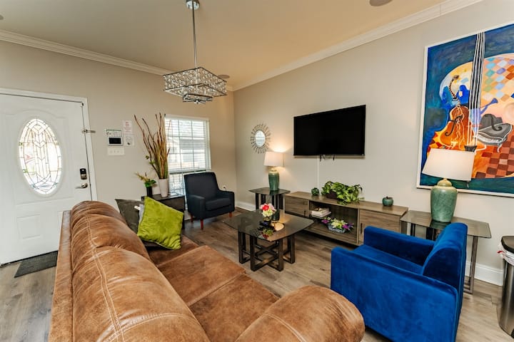 Artistic Escape In Nola Near French Quarter & Cbd! - Metairie, LA