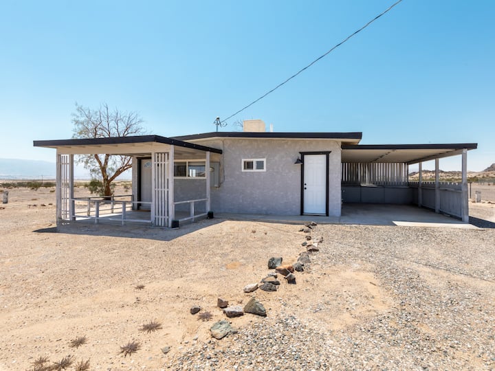 Tranquil Desert Escape - Twentynine Palms, CA
