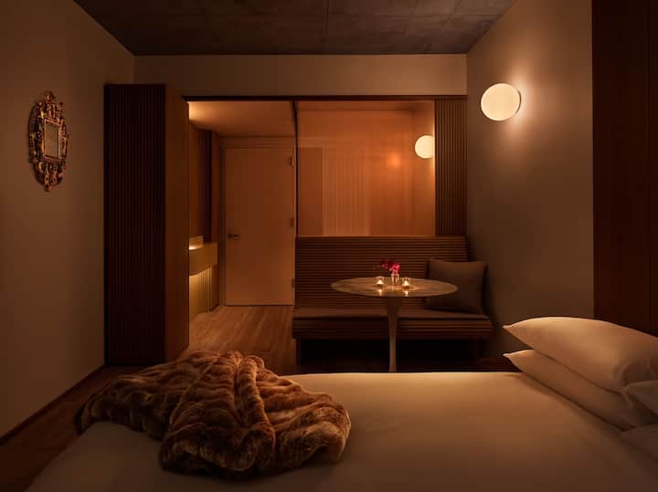 2 Units, Queen Room, Public Hotel New York - New York