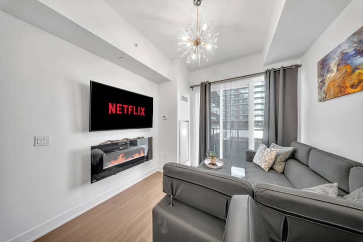 Modern Condo W/ Balcony, Gym & Free Parking - Toronto, ON