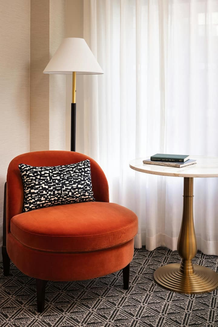 Rare Upscale Gold Coast Boutique Find - Chicago, IL