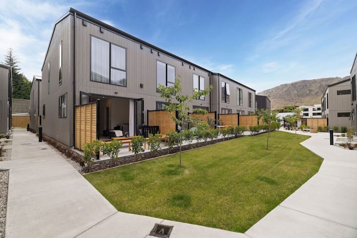 The Coronet Adventure Villa | Three Bedroom - Queenstown