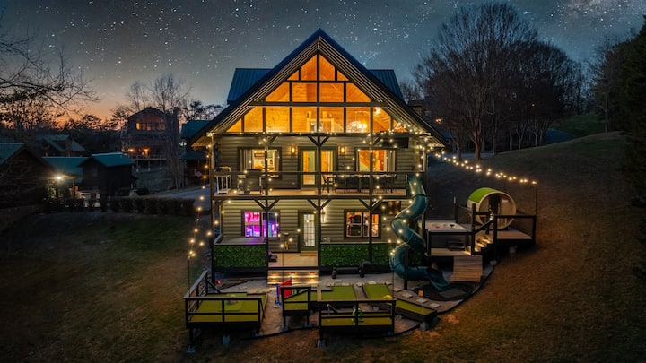 ~Sleep22~arcade-golf-comm.pool-bunks-1.7mi To Pkwy - Pigeon Forge, TN