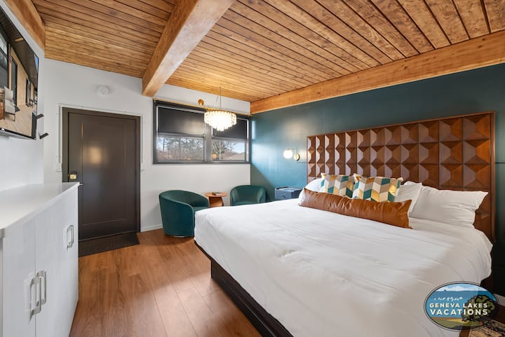 The Eastpoint Suite 3|walk To Lake| - Lake Geneva, WI