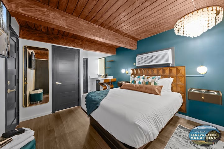 The Eastpoint Suites 5 &6 |Walk To Lake| - Lake Geneva, WI