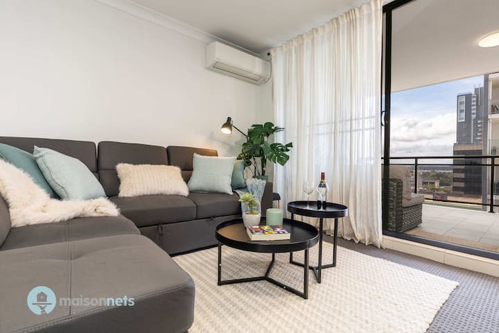 2br Central Parramatta Apt With Balcony & Parking - Parramatta