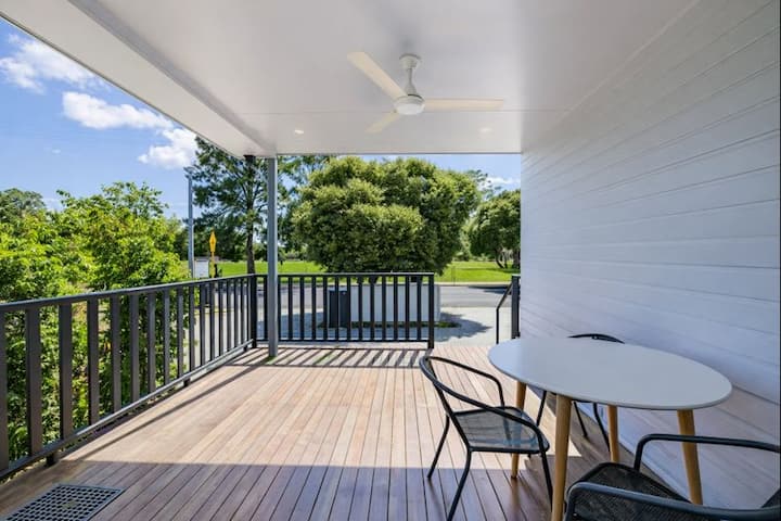 Golfside Haven 2 Bedroom Duplex With Golf Course - Townsville