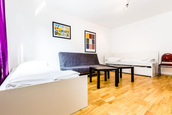 K67 Workers Place With Tv & Wasching Maschine - Köln