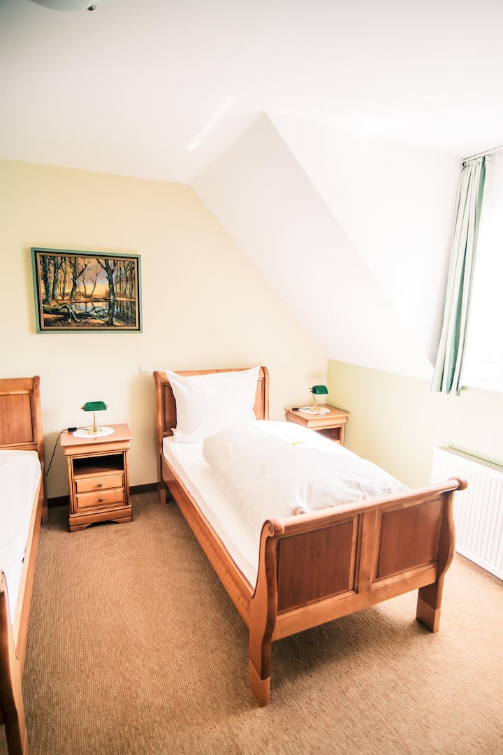 Gemütliches Doppelzimmer (Haus Thal) - Bergisch Gladbach