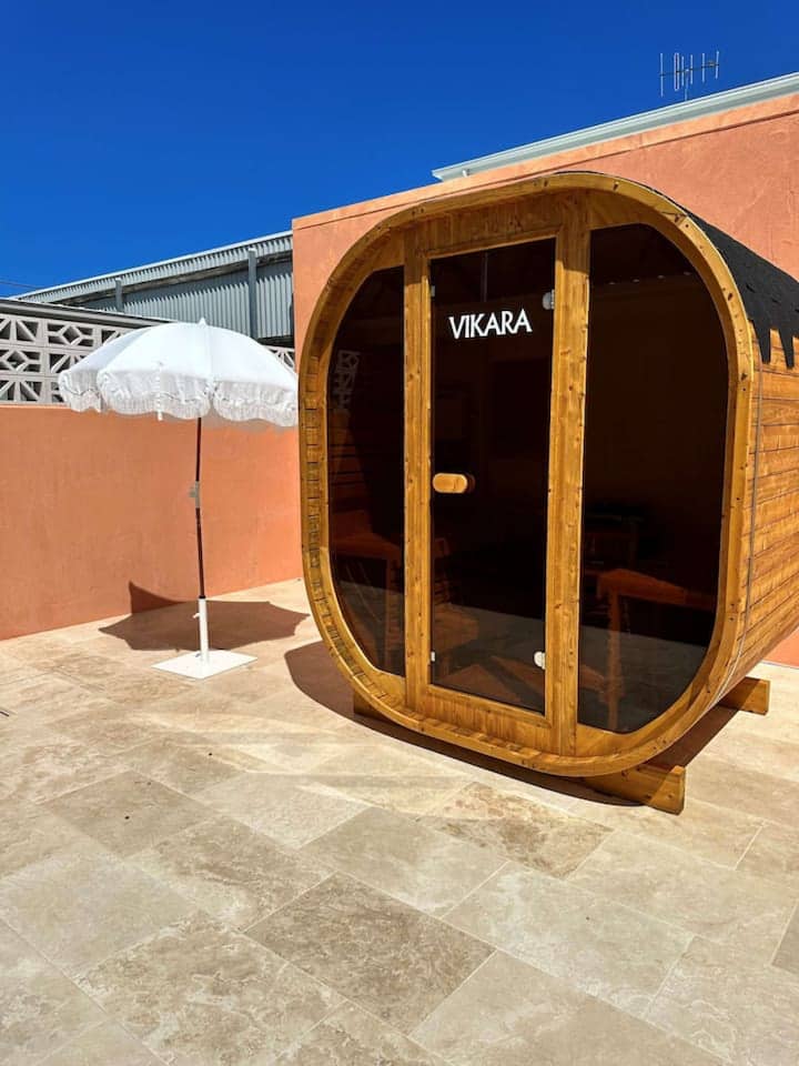 Queen Suite ~ Luxury Motel Stay Bargara - Bargara