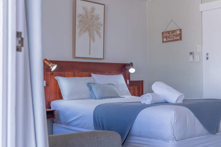 Queen Suite ~ Pool & Sauna - Bargara