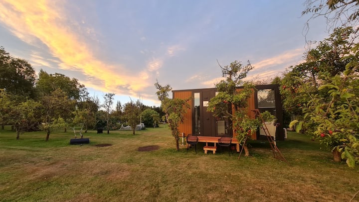 Applewood Cabin 2 By Tiny Away - Christchurch