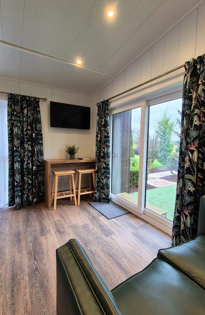 Loch Lomond Cabin • Conic Hill • Private Beach - Loch Lomond