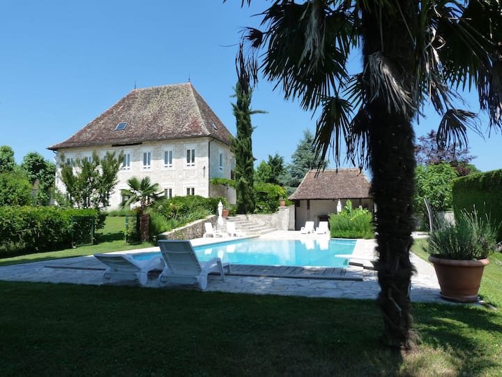 Manoir De Standing 5, Prestation Ménage Incluse, P - Morestel