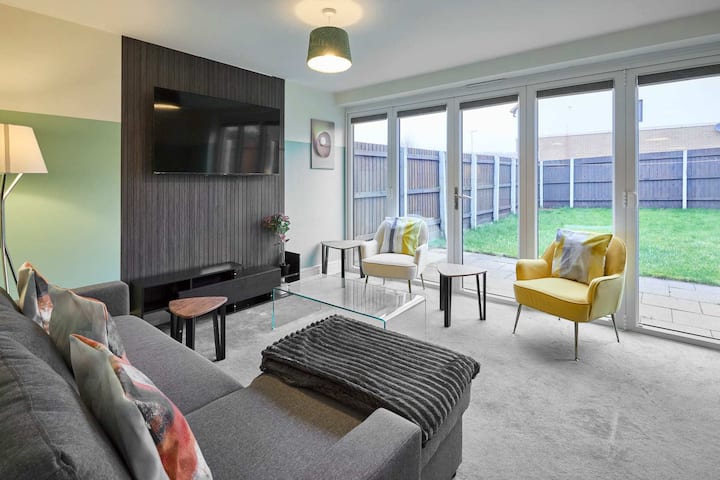 Host & Stay | Chippenham Close - Corby