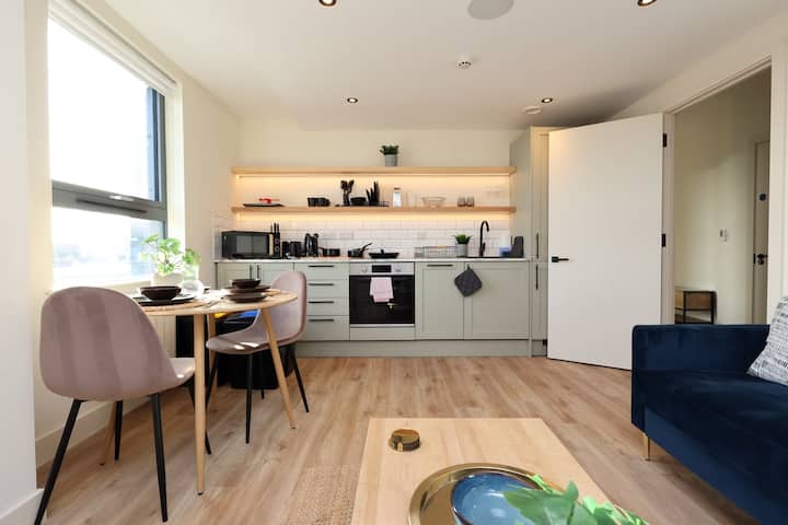 Stay In Style: 1br Apartment In Iconic Albert Hall - Swansea, UK
