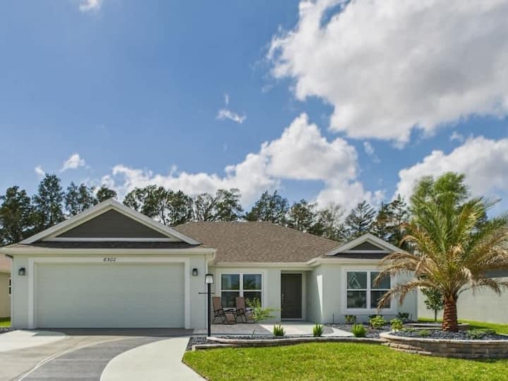 Near Sawgrass Grove In The Village Of Newell - Leesburg, FL