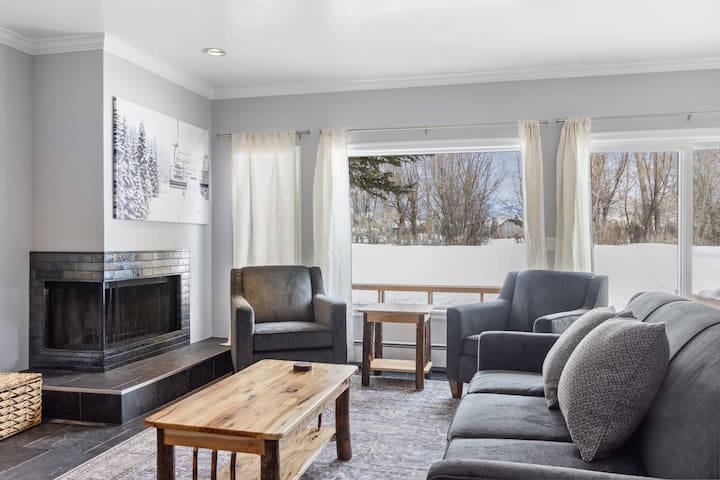 Outpost: Teton Shadows St. John B - Close To - Jackson Hole, Wyoming