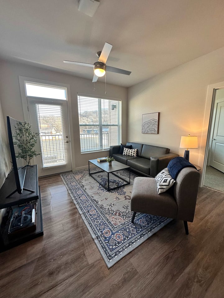 Modern Stay Close To Dining & Entertainment - Cincinnati