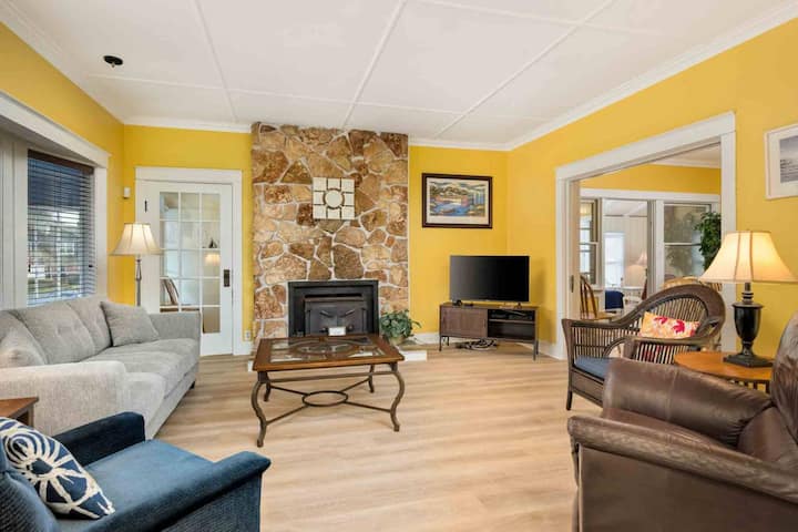 Incredible Family Retreat In Heart Of Seaside, - Seaside, OR