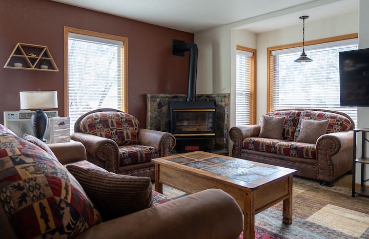 Alpenglow Three Bedroom Two Bath Xl – A17 - Ouray, CO
