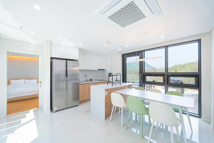 청풍명월의 아름다운 자연 속 힐링숙소 1독채풀빌라호수뷰 동계수영장X - 영서동