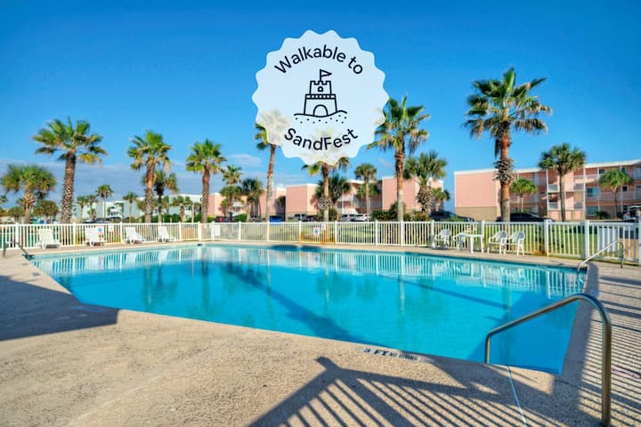 Sleeps 26 | 3 Condos W/ Beach Access, Pool, Views - Corpus Christi, TX