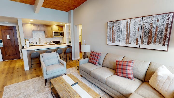 Diamond Condo W/ 1.5 Baths - Breakfast Included - Vail, CO