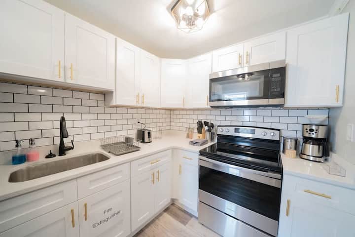 Ov Mosaic - Topaz Suite - Norfolk, VA