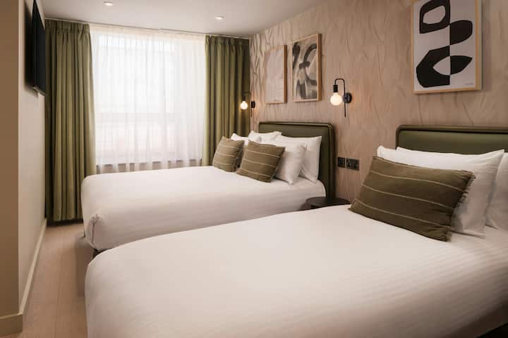 Room For Three, Minutes From Oxford Street - London