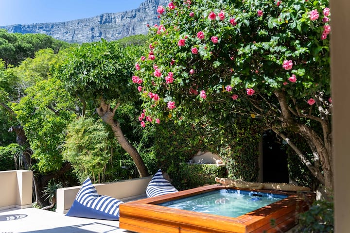 Villa With Stunning Views - Le Cap