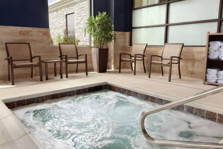 The Ideal Stay | Indoor Pool. Free Breakfast. Gym - Sandy, UT