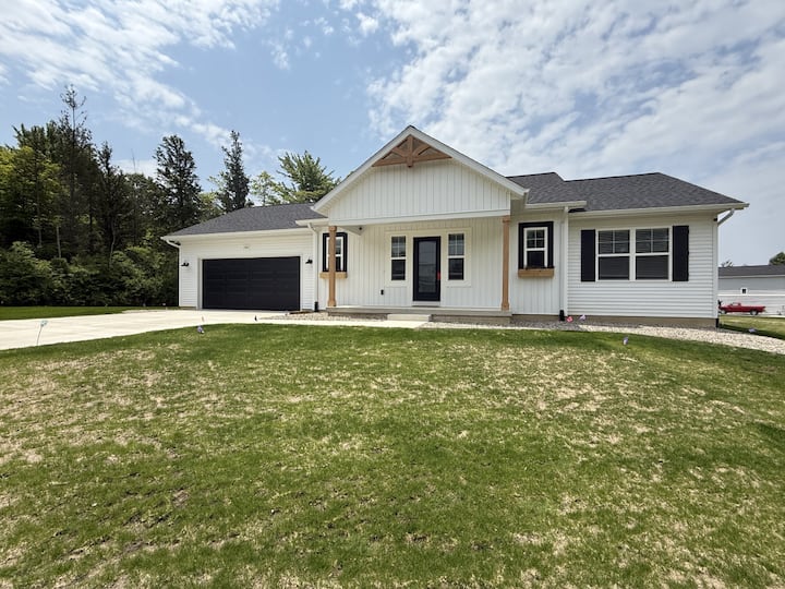 Peaceful Haven Escape: Sleeps 6 - South Haven, MI