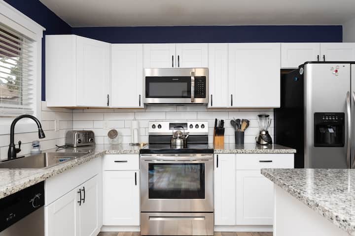 Relocating / Digital Nomad  - Live At The Beach! - Newport, OR