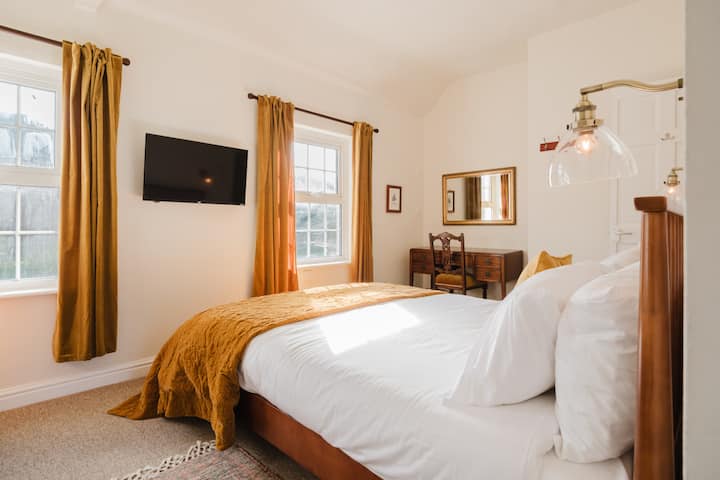 Idyllic Foodie Retreat Above The Silks Pub! - Marlborough
