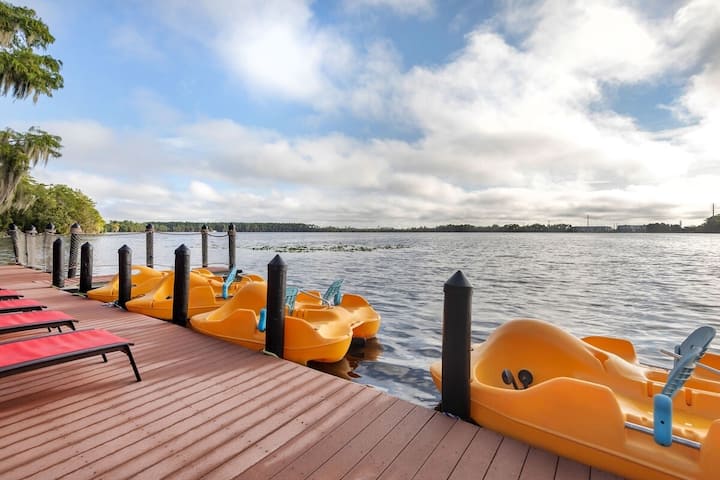Disney Dream! Two Spacious Units, Kitchen, Pool - Lake Buena Vista, FL
