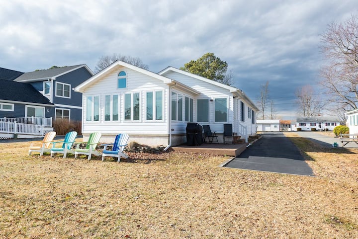 Waterfront! Private Dock, Boat Tie-up & Near Town - Maryland