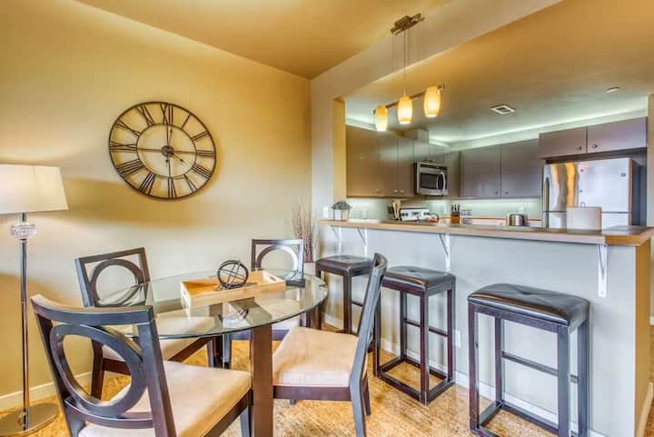 Chelan Resort Suites: Water Sunset #303 - Chelan, WA