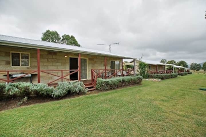 Sandstone Cottage 4/5 - Broke